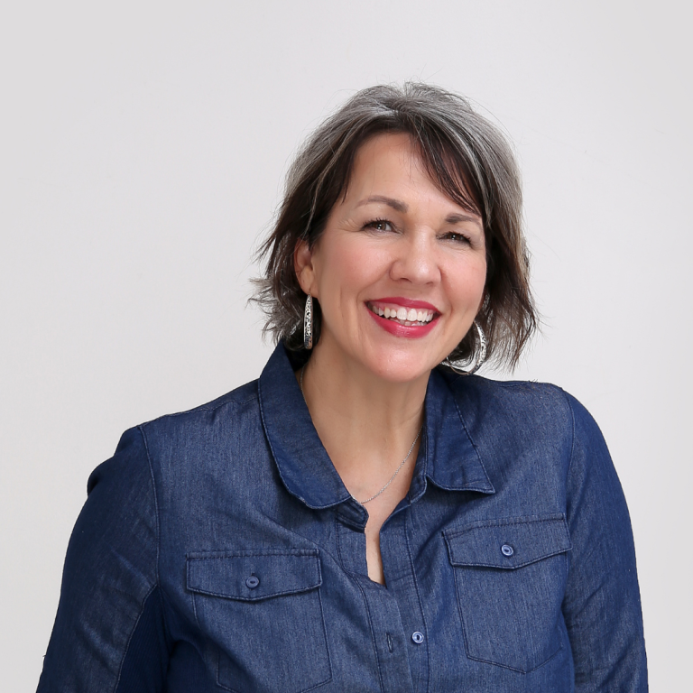 Time For A Red Outfit - Shellie Bowdoin | The FABulous Journey